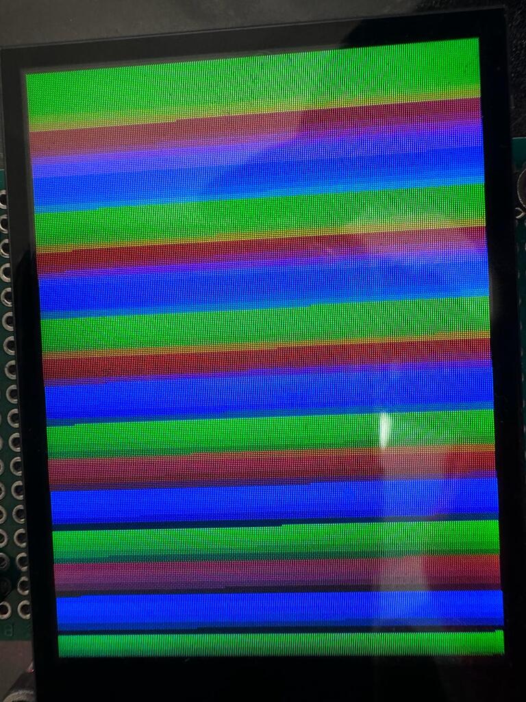 Strange colors no full screen with one color but different stipsc ...